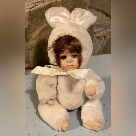 McField International Co Ltd | Holiday | Vintage Porcelain Bunny Doll ...